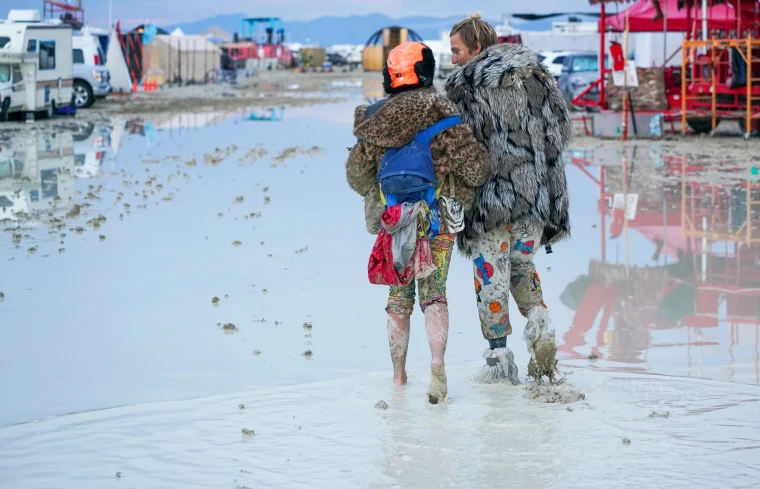 Navigating the Challenges: Burning Man Ebola in the Shadow - Manometcurrent