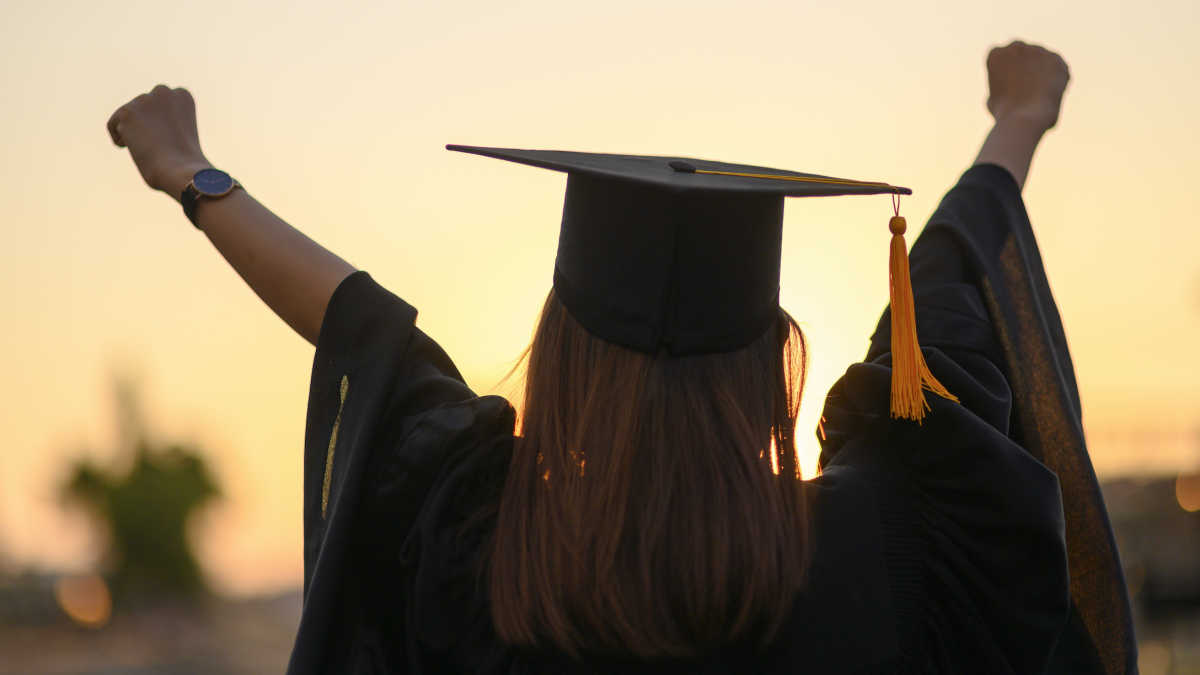 Unique Ways to Celebrate Graduation - Manometcurrent