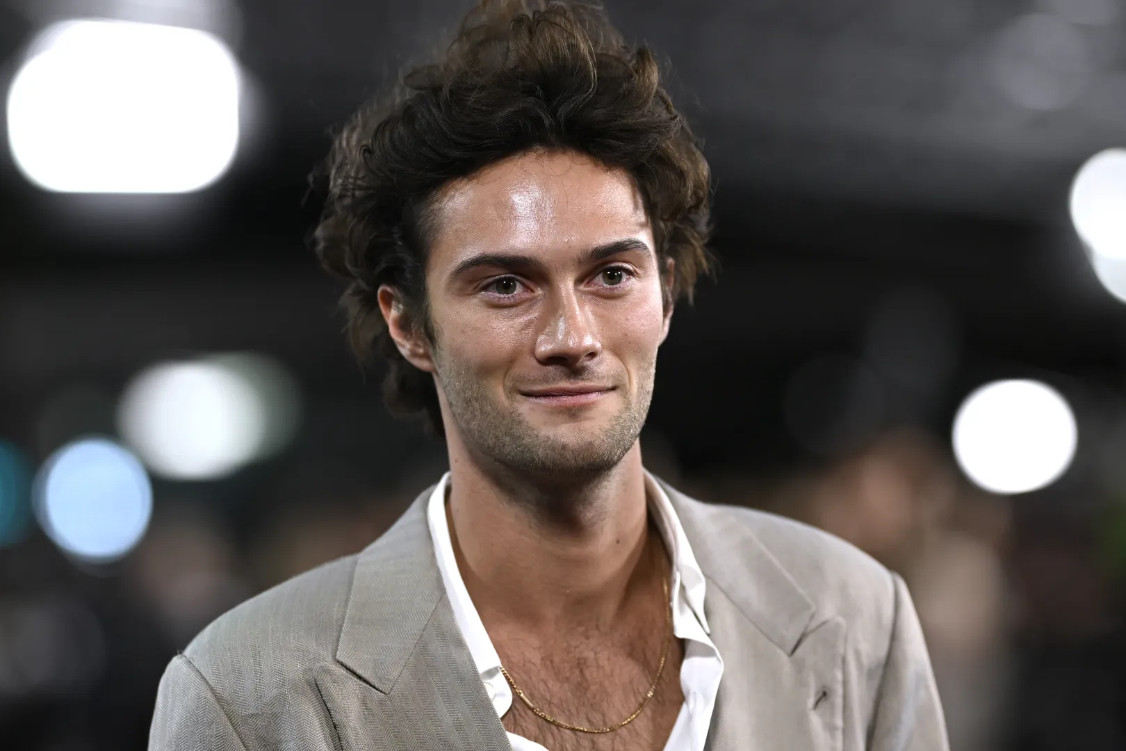 Who Is Oli Green? All About Sienna Miller’s Boyfriend - Manometcurrent